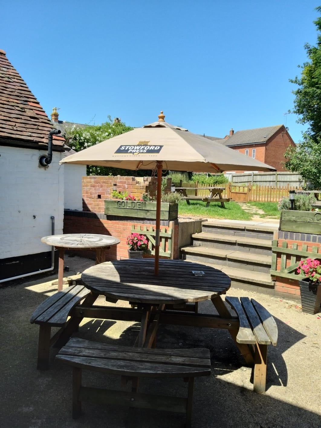 Evesham village pub celebrates arrival of new licensees - Admiral Taverns