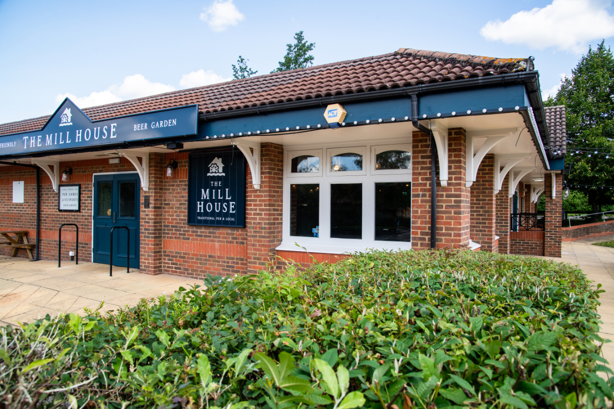 Admiral Taverns Invests £338,000 into two Berkshire Community Pubs ...